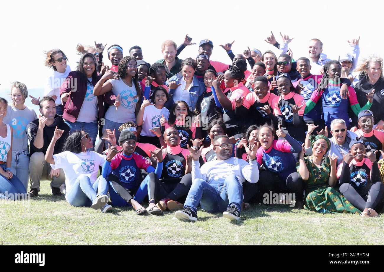 The Duke and Duchess of Sussex pose for a photograph with surf mentors ...