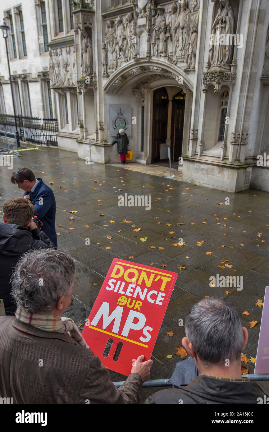 Suspend hi-res stock photography and images - Alamy