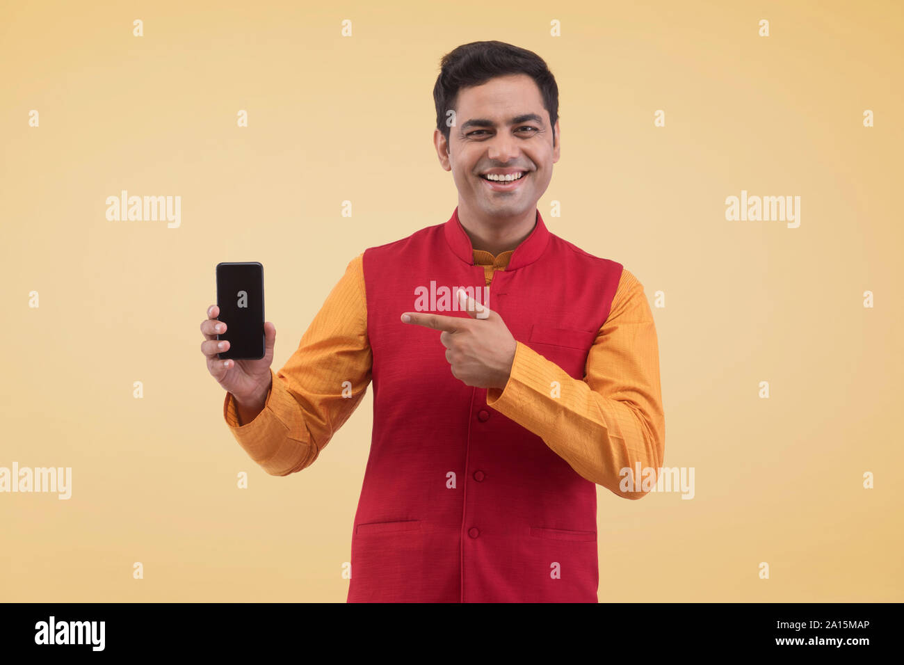 Mobile phone screen half hi-res stock photography and images - Alamy