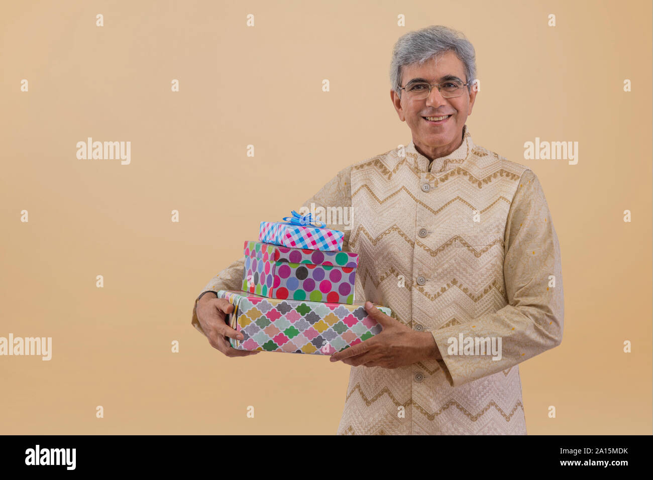 Old man carrying box hi-res stock photography and images - Alamy