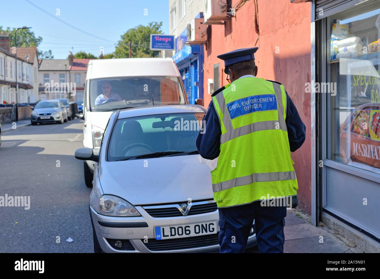 Officer checking parked car hi-res stock photography and images - Alamy