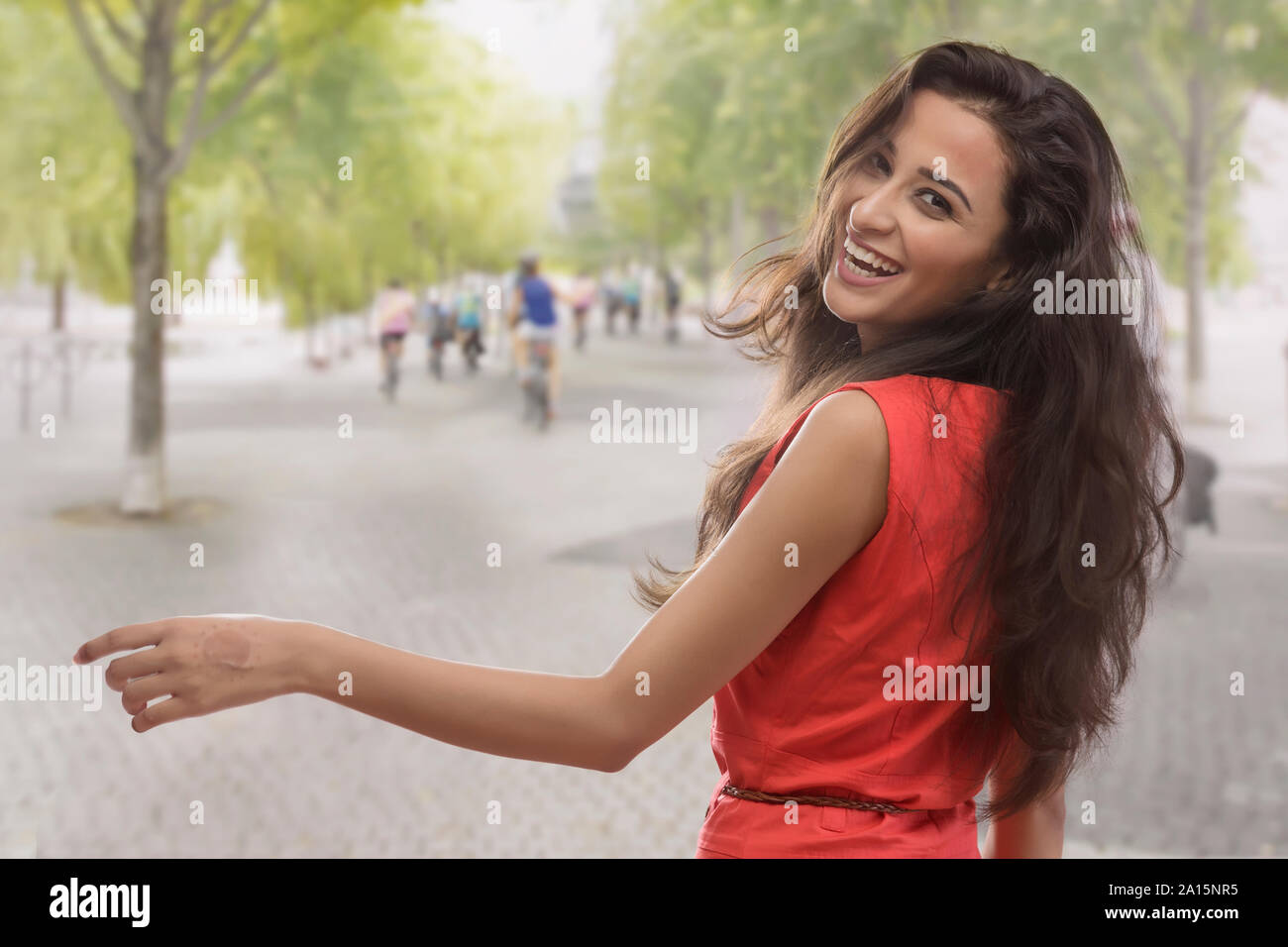 Girl looking back over shoulder hi-res stock photography and images - Alamy