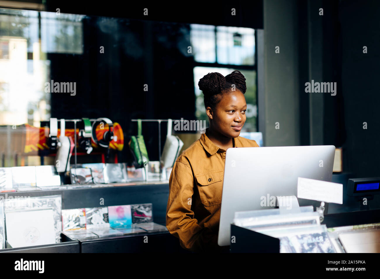 Woman in record shop hi-res stock photography and images - Alamy