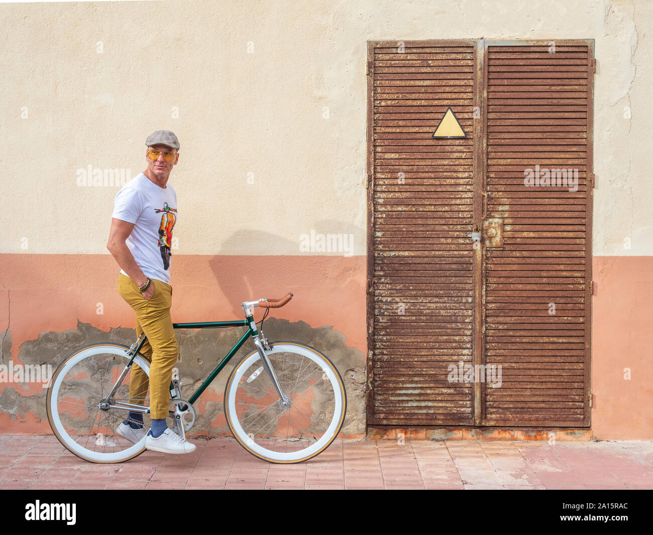 Man with Fixie bike looking at distance Stock Photo - Alamy
