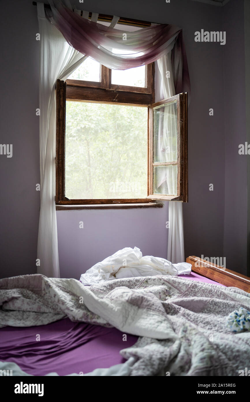 Untidy room hi-res stock photography and images - Alamy