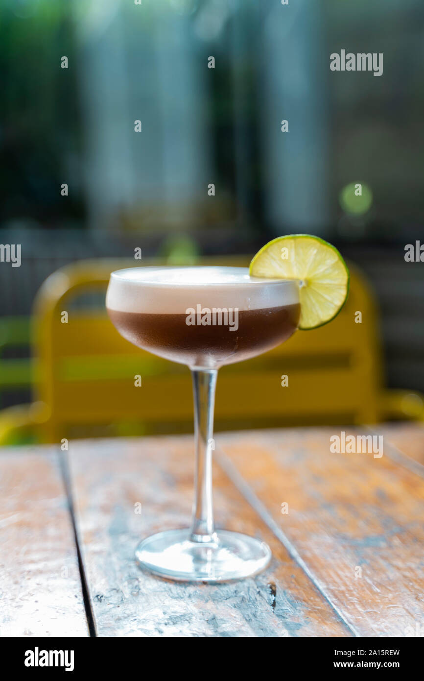 Cocktail glass with slice of lemon Stock Photo - Alamy