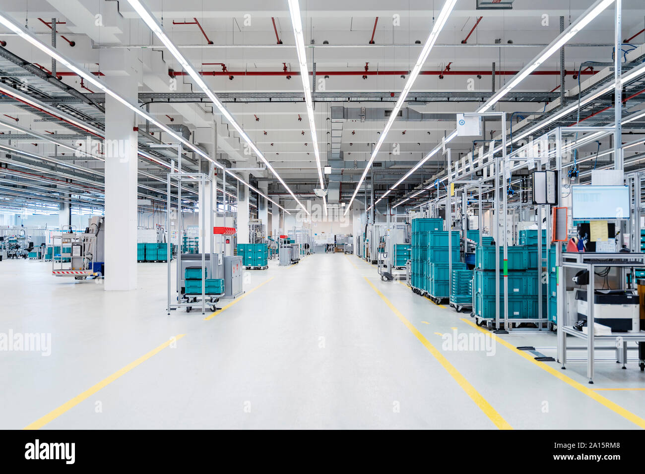 Modern warehouse building hi-res stock photography and images - Alamy