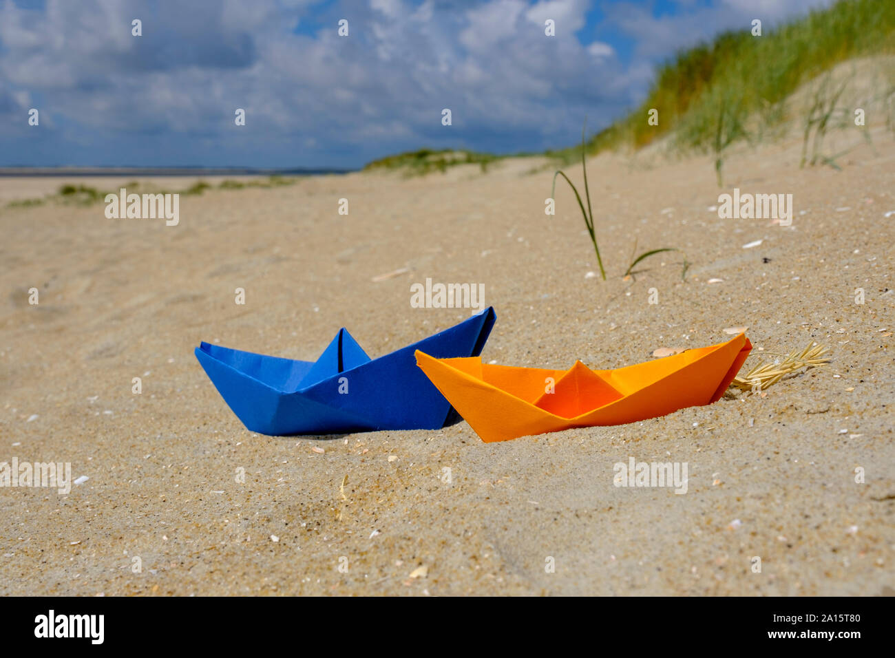 Paper in the sand hi-res stock photography and images - Alamy