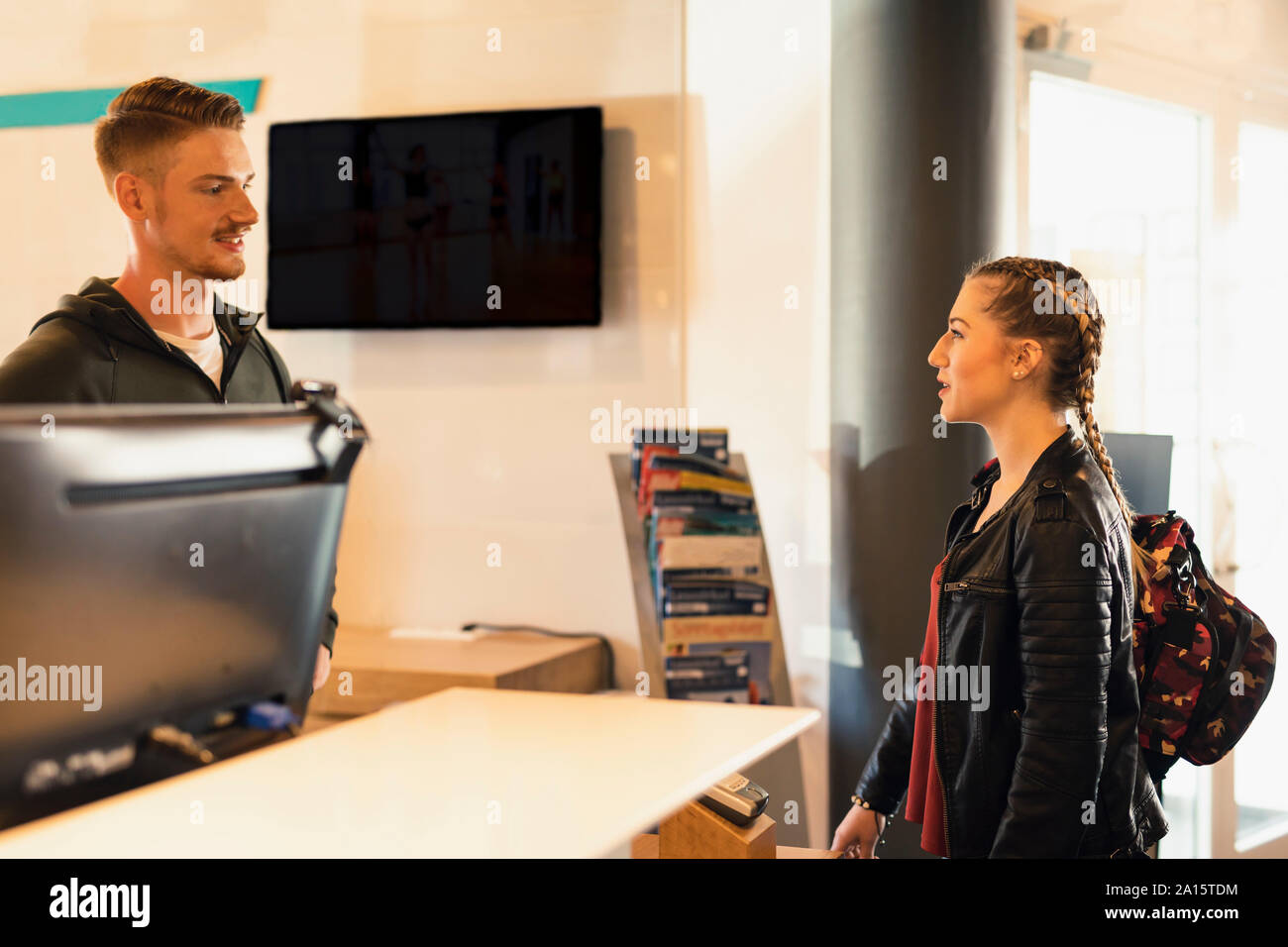 Front desk hi-res stock photography and images - Alamy