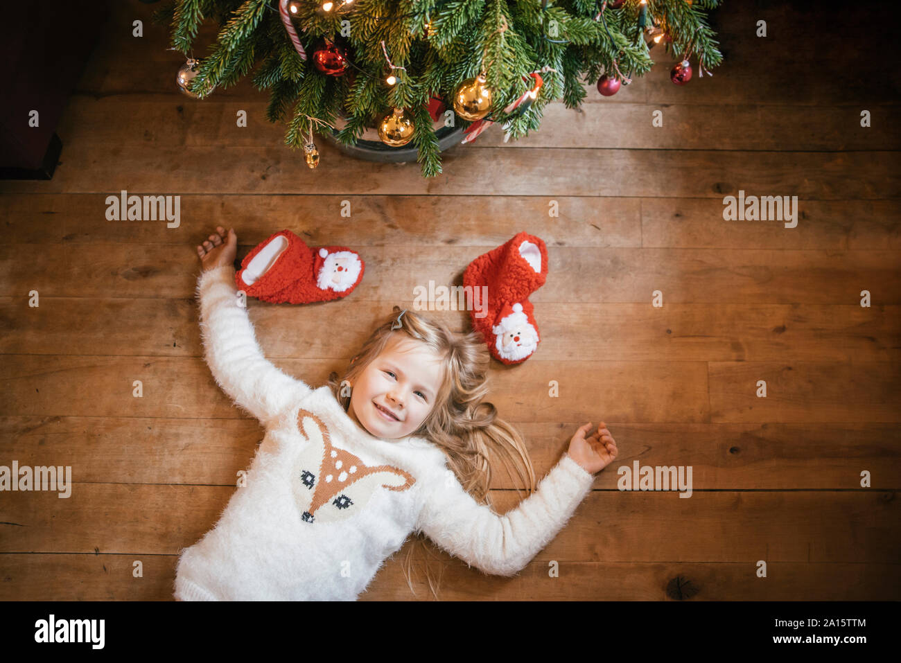 Children lying under tree hi-res stock photography and images - Alamy
