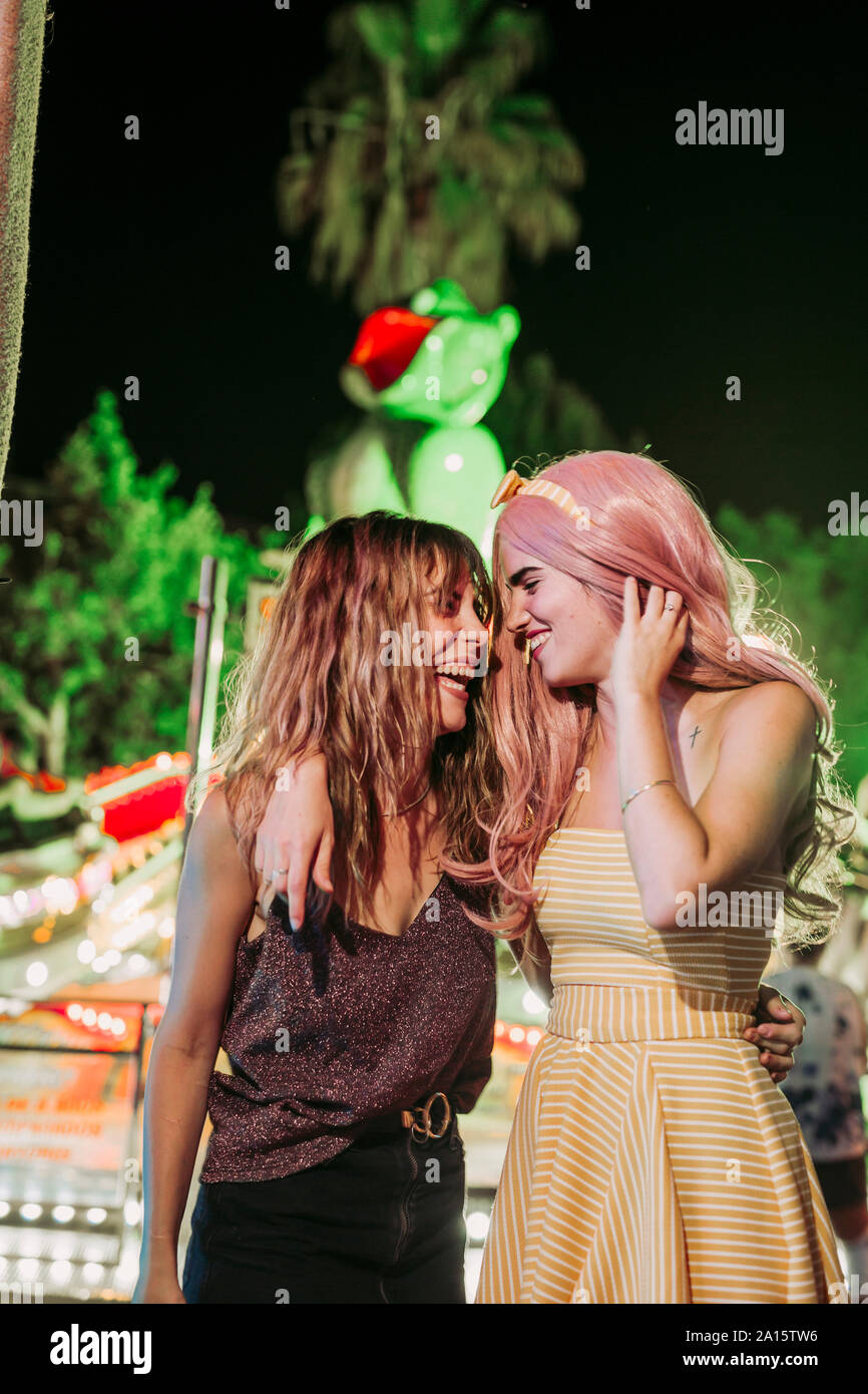 Two young women at the fairground hi-res stock photography and images ...