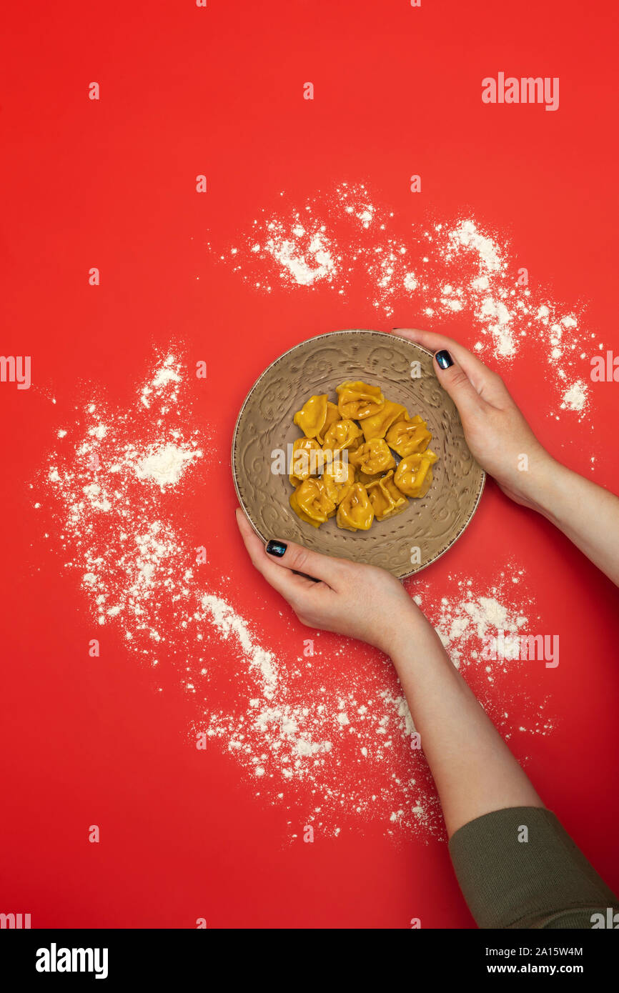 Hand with plate hi-res stock photography and images - Alamy