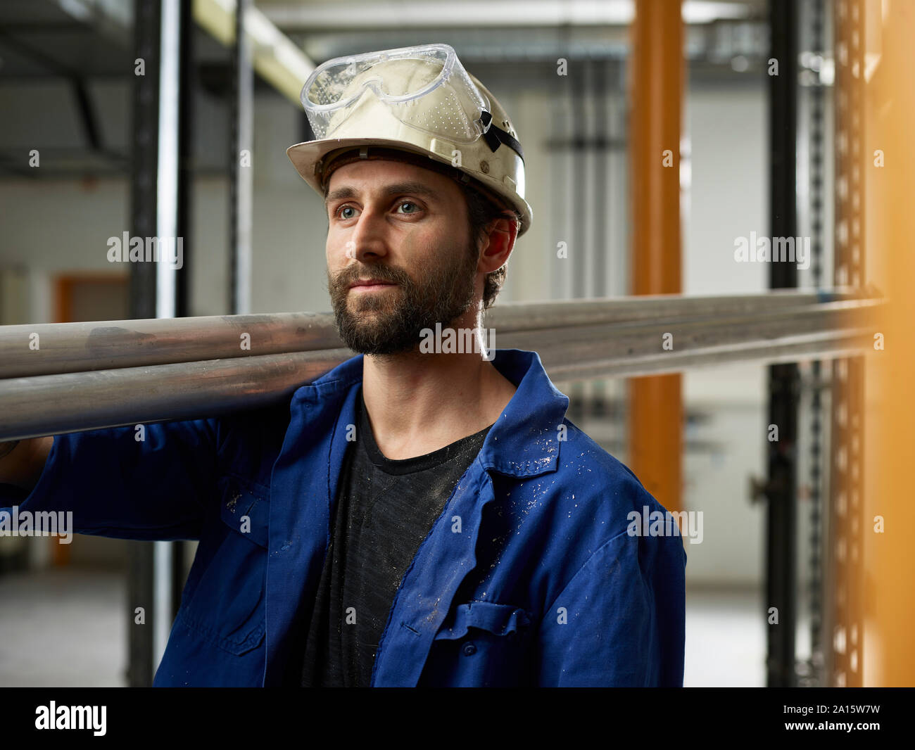 Construction worker carrying pipe hi-res stock photography and images ...