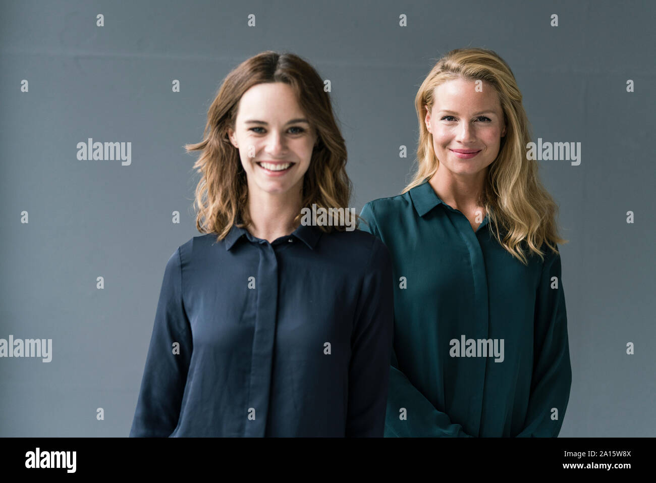 Team two people smiling hi-res stock photography and images - Alamy