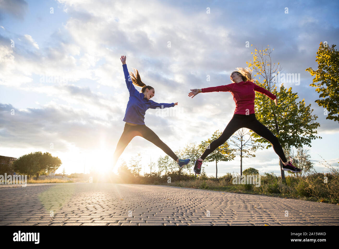 Women in the sun hi-res stock photography and images - Alamy