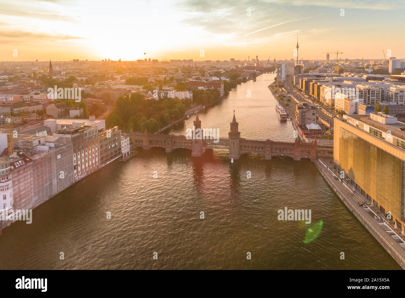 Oberbaumbruecke hi-res stock photography and images - Alamy
