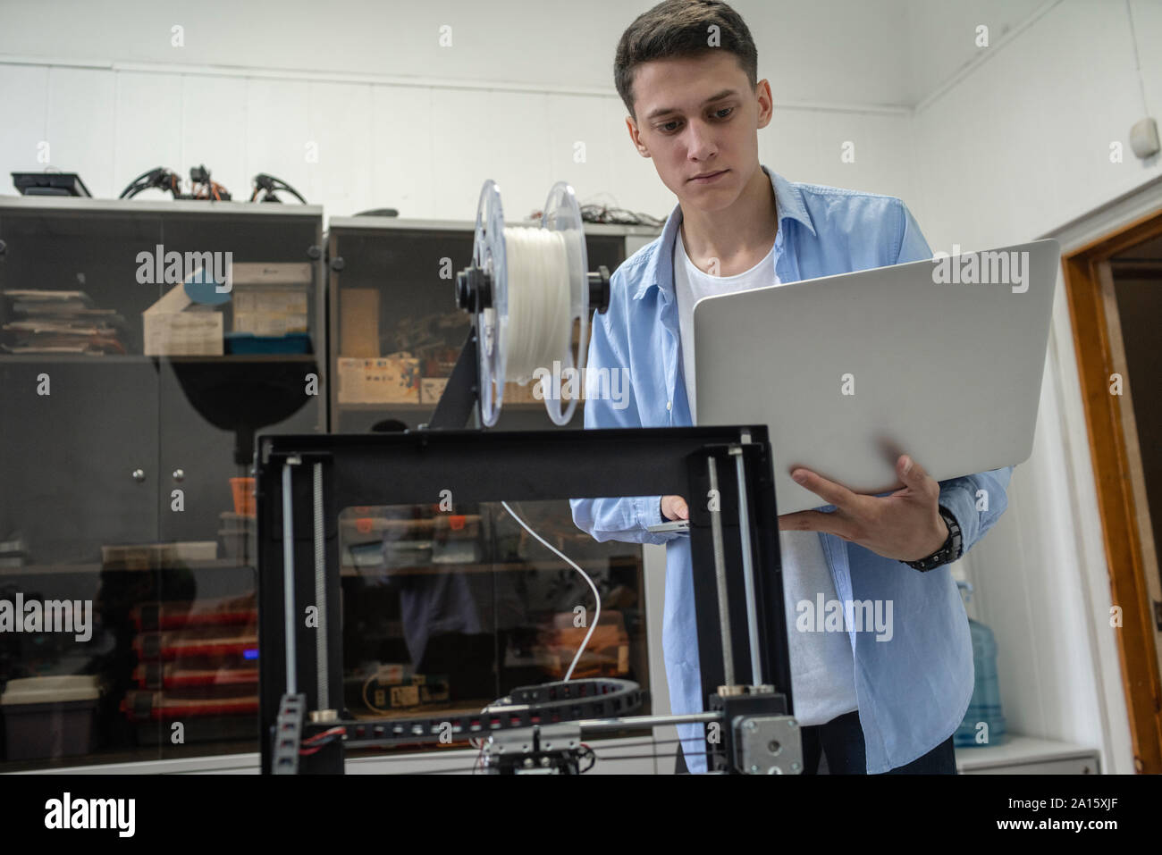 Laptop setting hi-res stock photography and images - Alamy