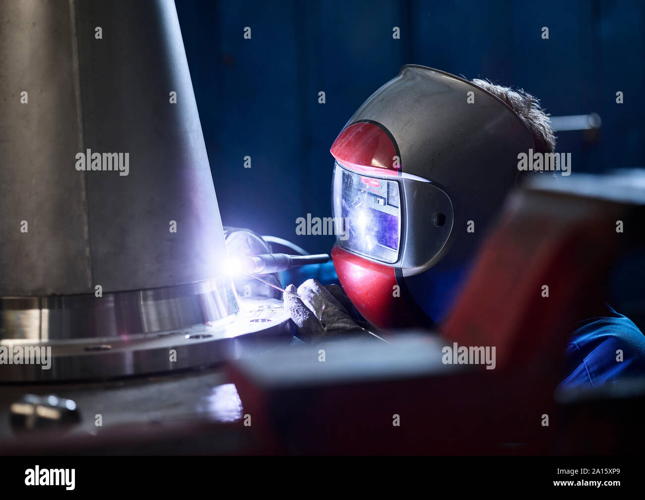 Welder at work Stock Photo - Alamy