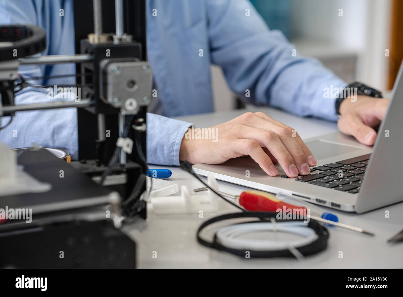 Student setting up 3D printer,using laptop, close up Stock Photo - Alamy
