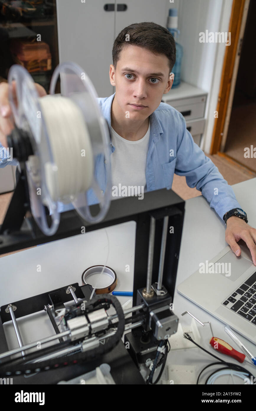 Laptop setting hi-res stock photography and images - Alamy