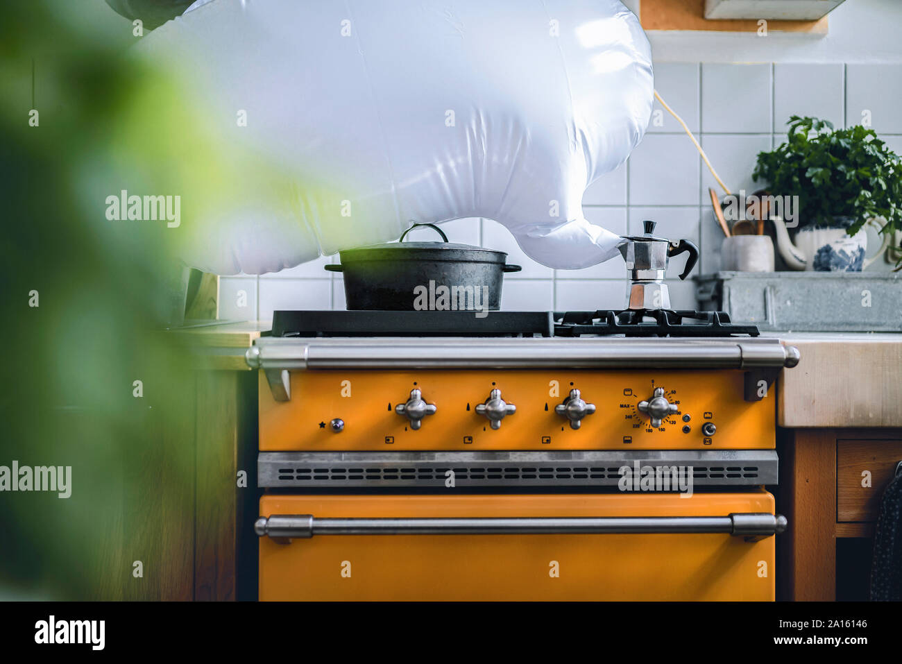 Old fashioned cooker hi-res stock photography and images - Alamy