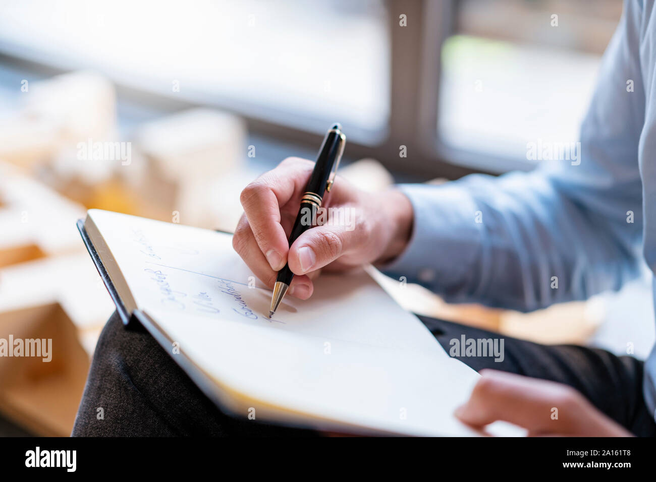 Hand taking notes hi-res stock photography and images - Alamy