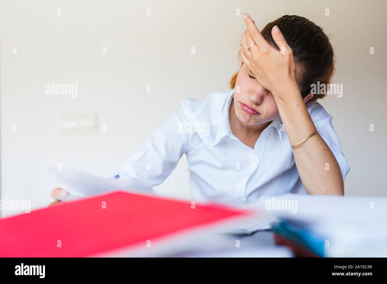 Frustrated student hi-res stock photography and images - Alamy