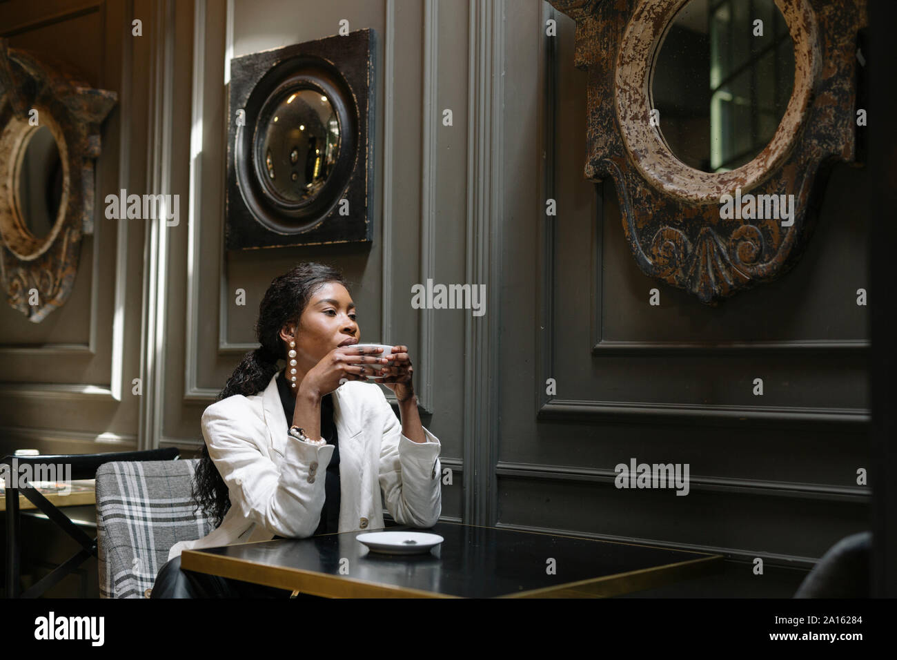 Cafe interior chic hi-res stock photography and images - Alamy