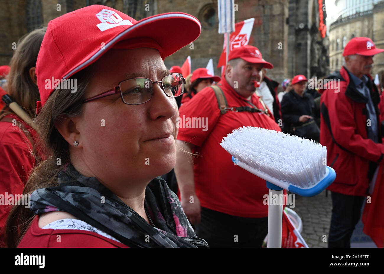 Scrubbing action hi-res stock photography and images - Alamy