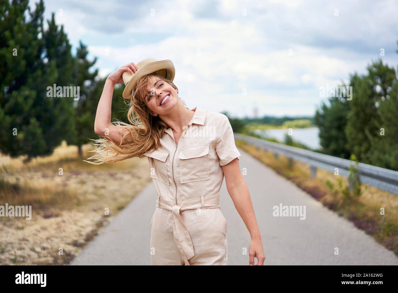 Rural lakeside road hi-res stock photography and images - Alamy