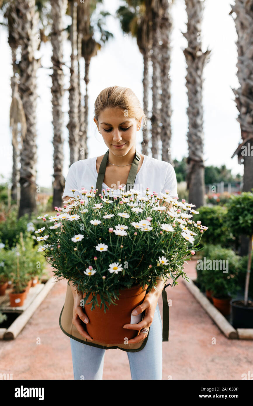 Female retail worker hi-res stock photography and images - Alamy