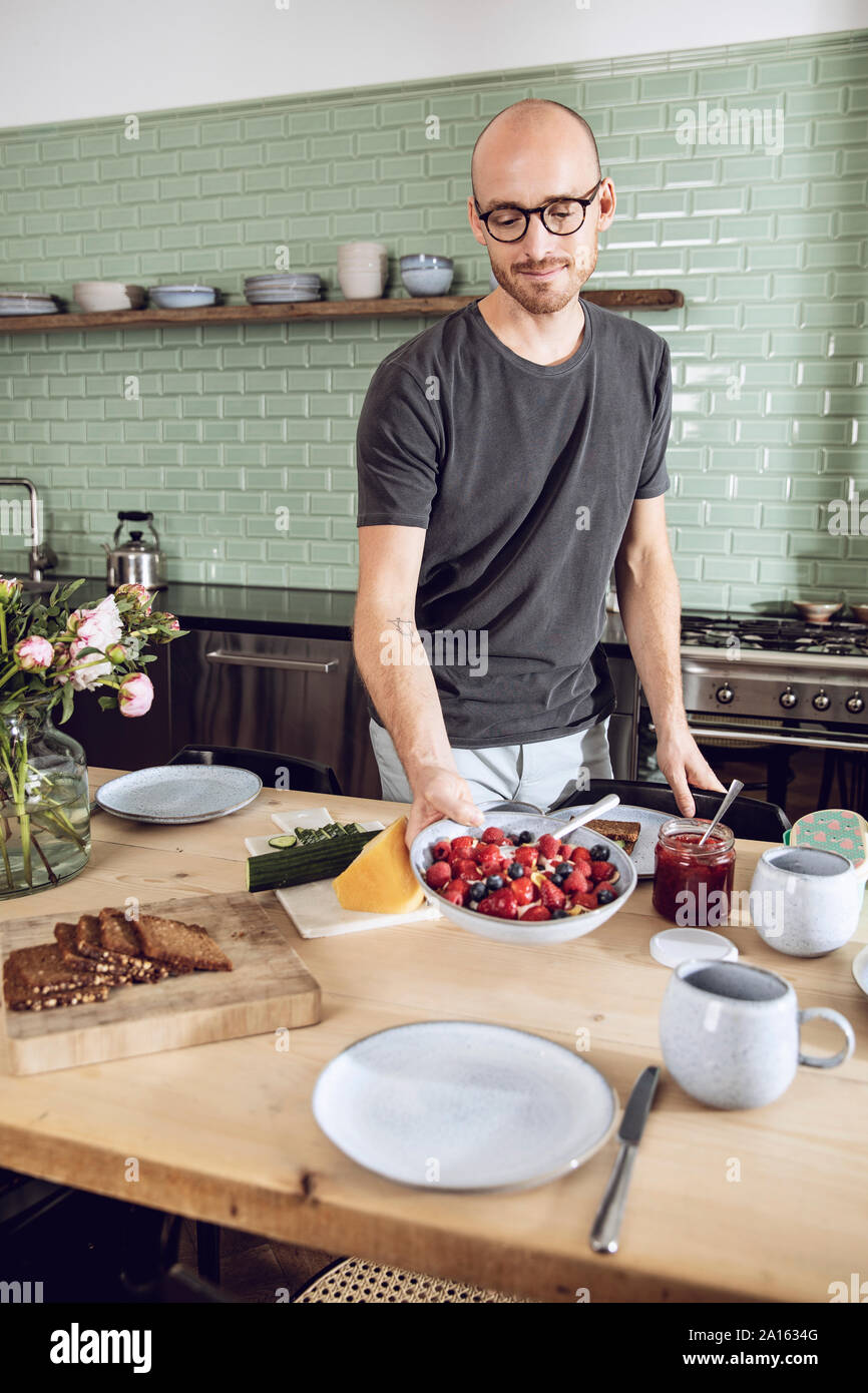 Man eating table setting hi-res stock photography and images - Alamy