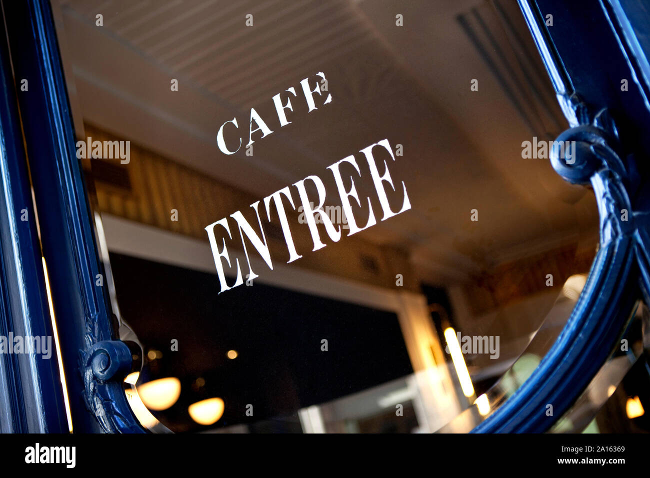 Vintage pub signs hi-res stock photography and images - Alamy