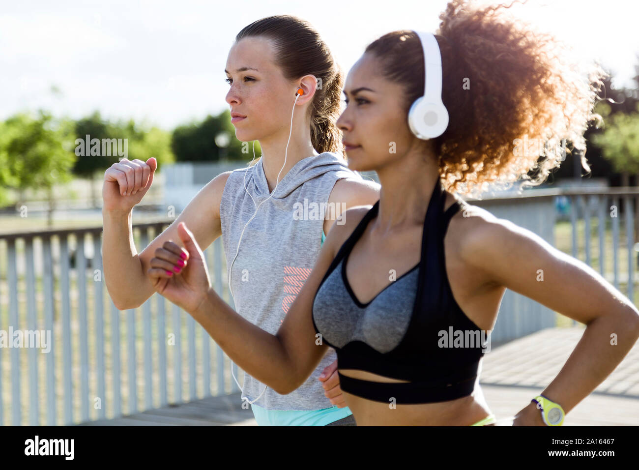 Women running determination hi-res stock photography and images - Alamy