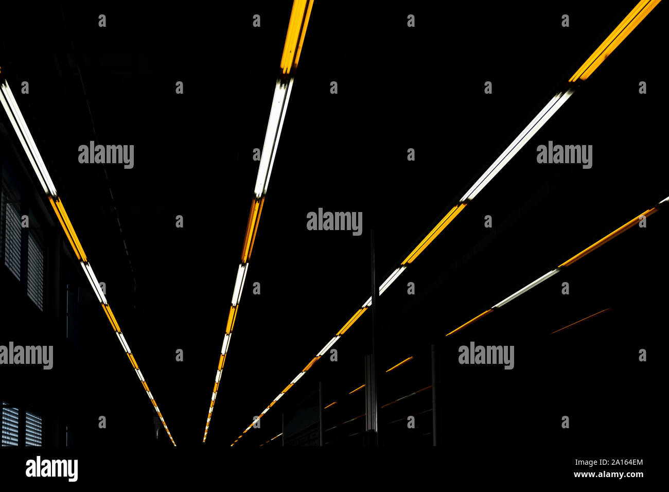 Row of ceiling lights hi-res stock photography and images - Alamy