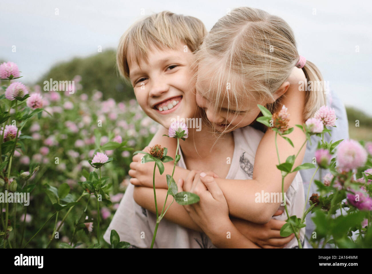 Smiling children hi-res stock photography and images - Alamy