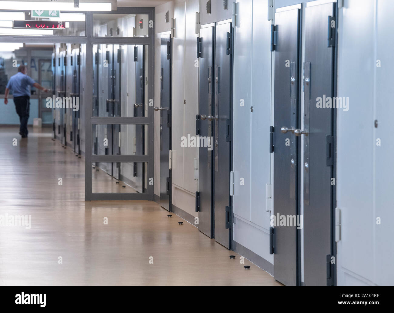 Detention rooms hi-res stock photography and images - Alamy