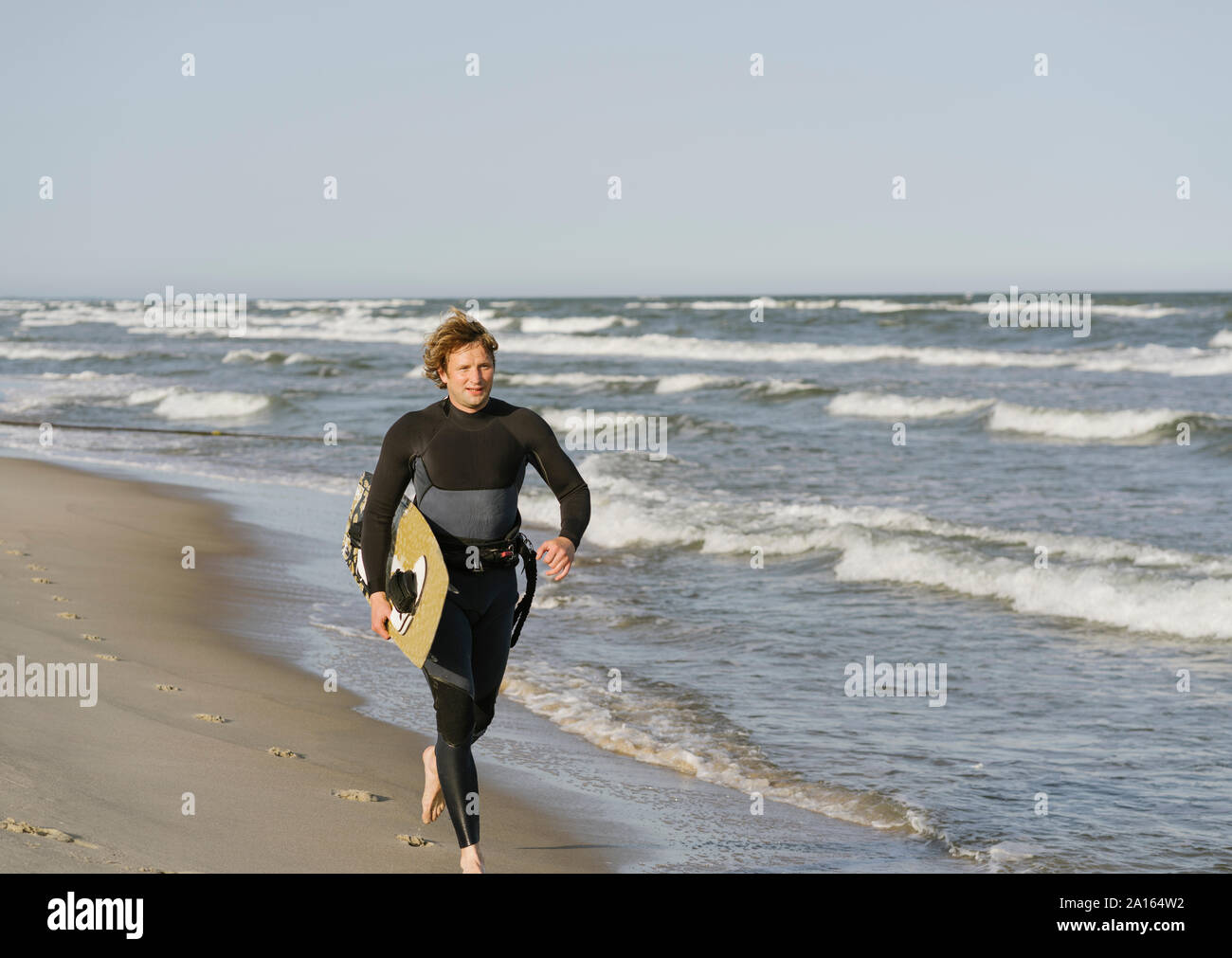 One surfer only hi-res stock photography and images - Alamy