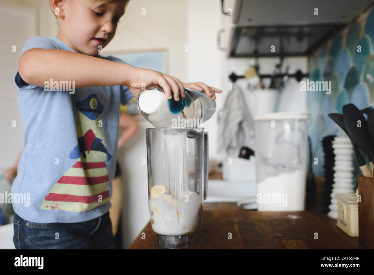 Boy cooking hi-res stock photography and images - Alamy