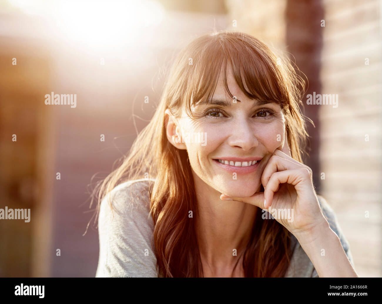 Portrait backlight hi-res stock photography and images - Alamy