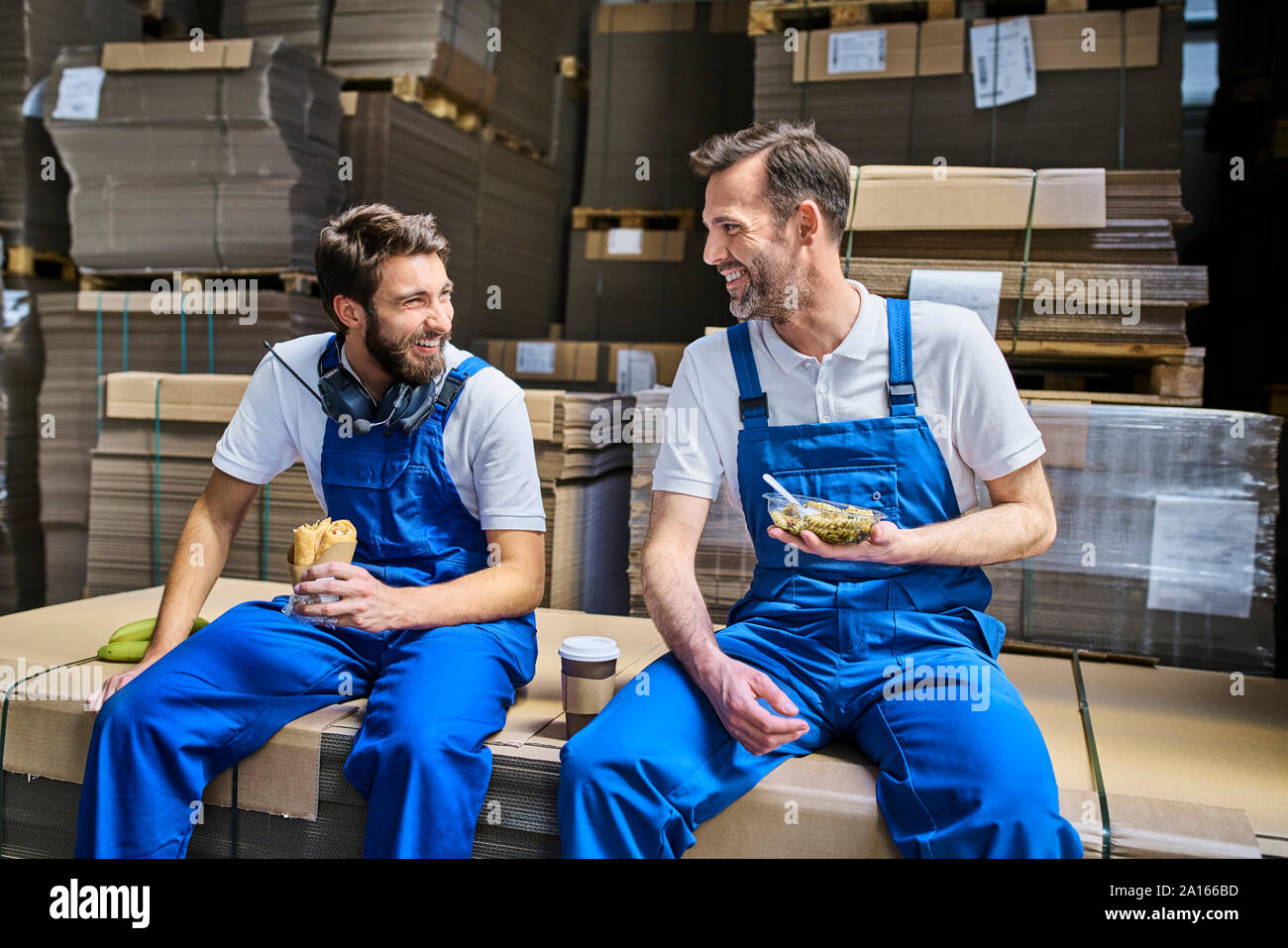 Happy workers hi-res stock photography and images - Alamy