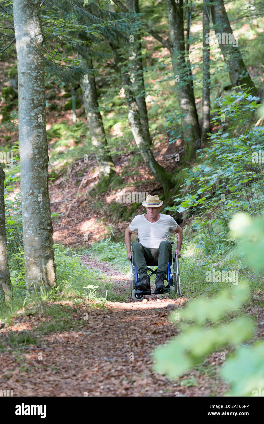 Black man in wheelchair hi-res stock photography and images - Alamy