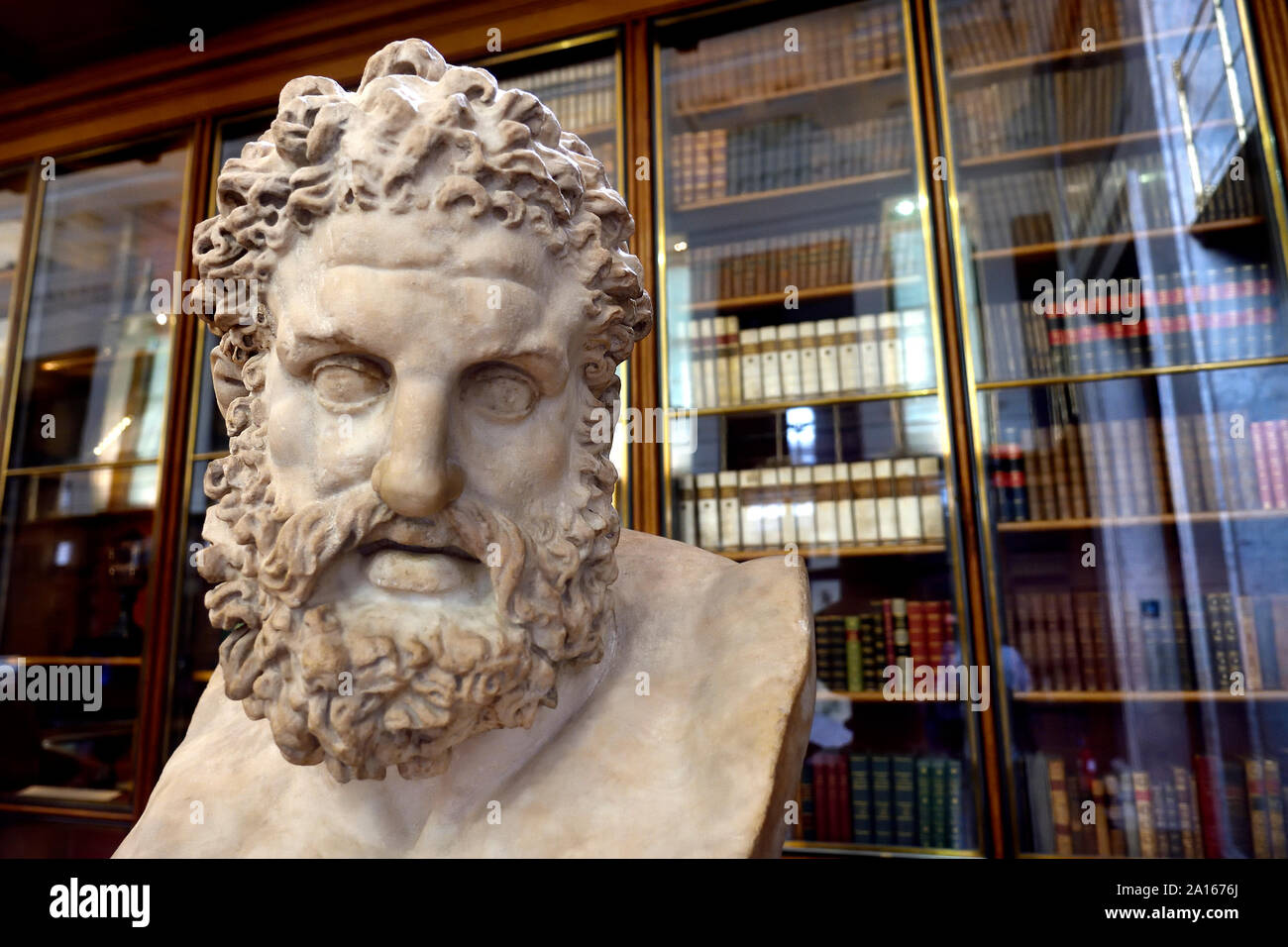 Hercules statue head hi-res stock photography and images - Alamy