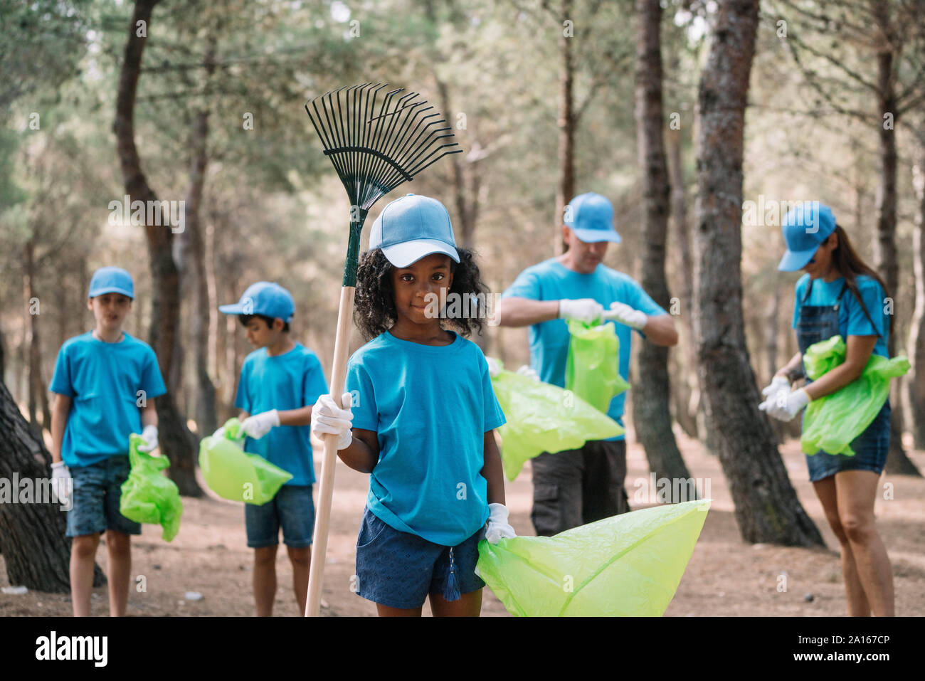 People cleaning community park hi-res stock photography and images - Alamy