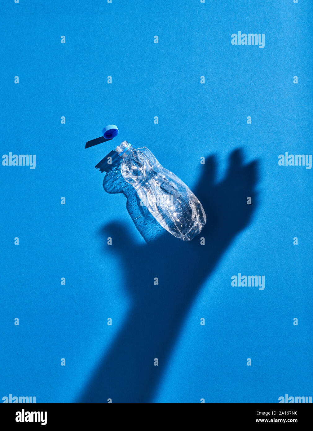 Blue background with shadow hi-res stock photography and images - Alamy