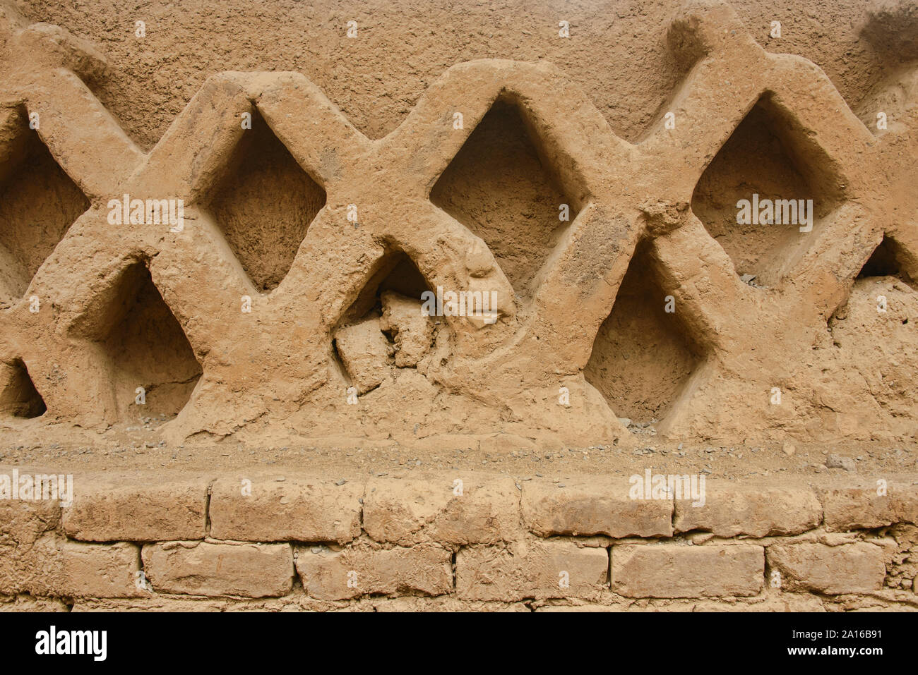 Adobe carvings at the ancient ruins of Chan Chan, Trujillo, Peru Stock ...