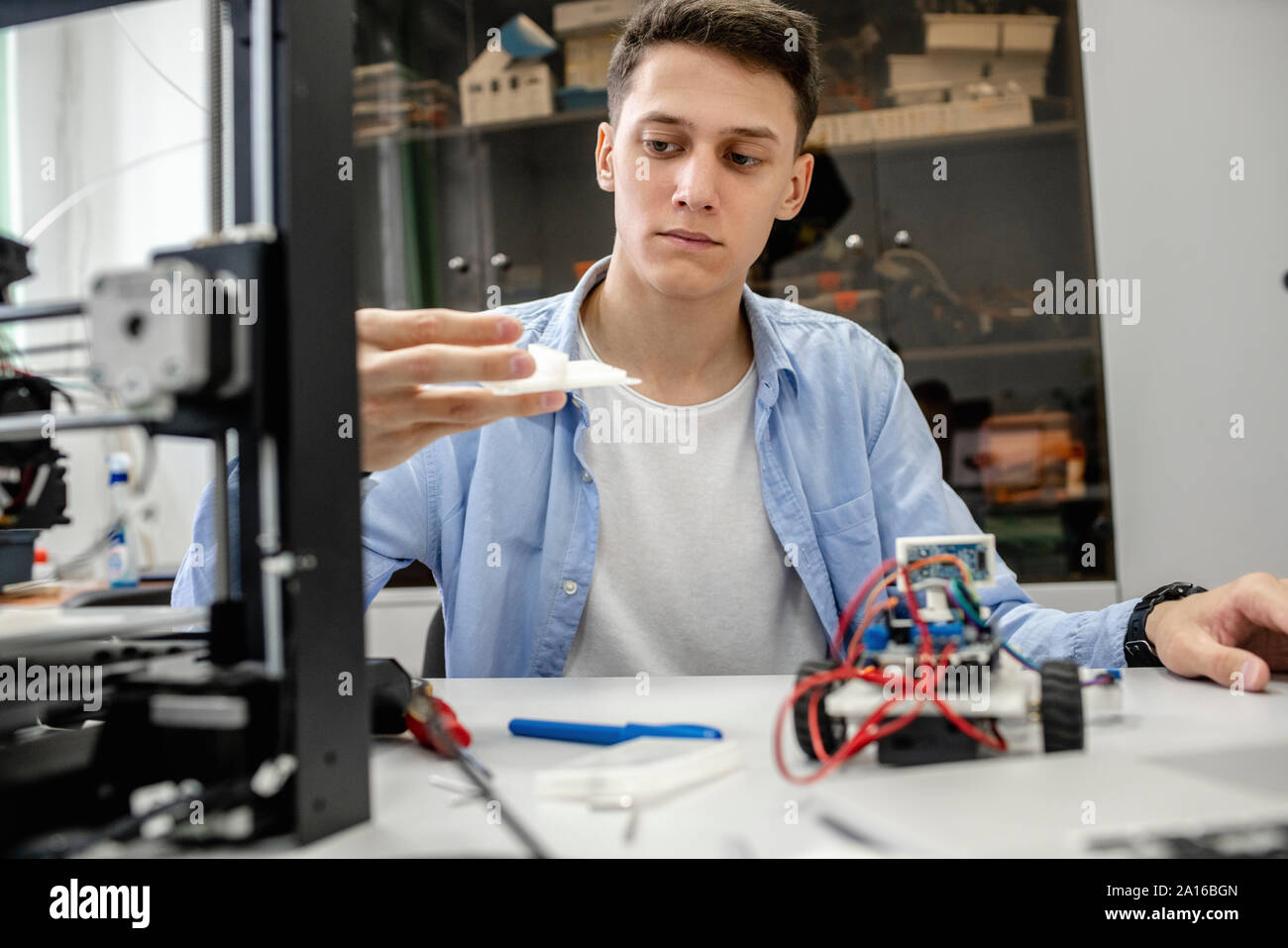 Student setting up 3D printer, using laptop Stock Photo - Alamy