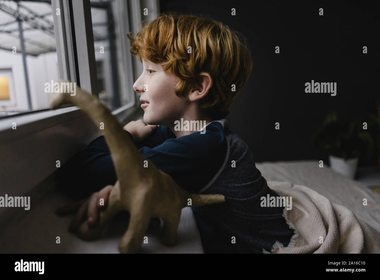 Boy looking out window sad hi-res stock photography and images - Alamy