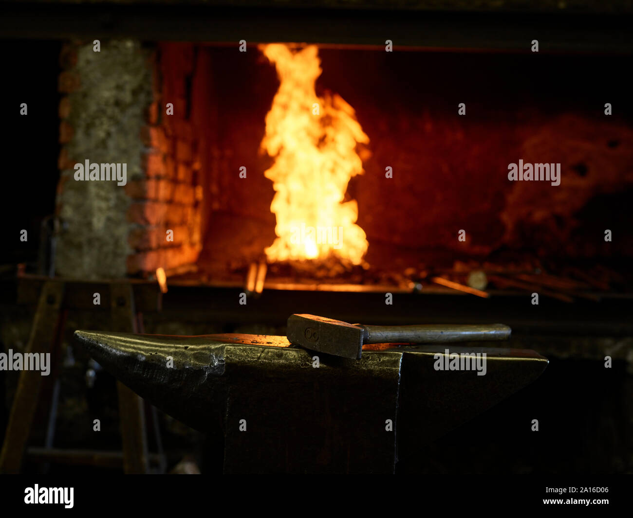 Hammer forge hi-res stock photography and images - Alamy