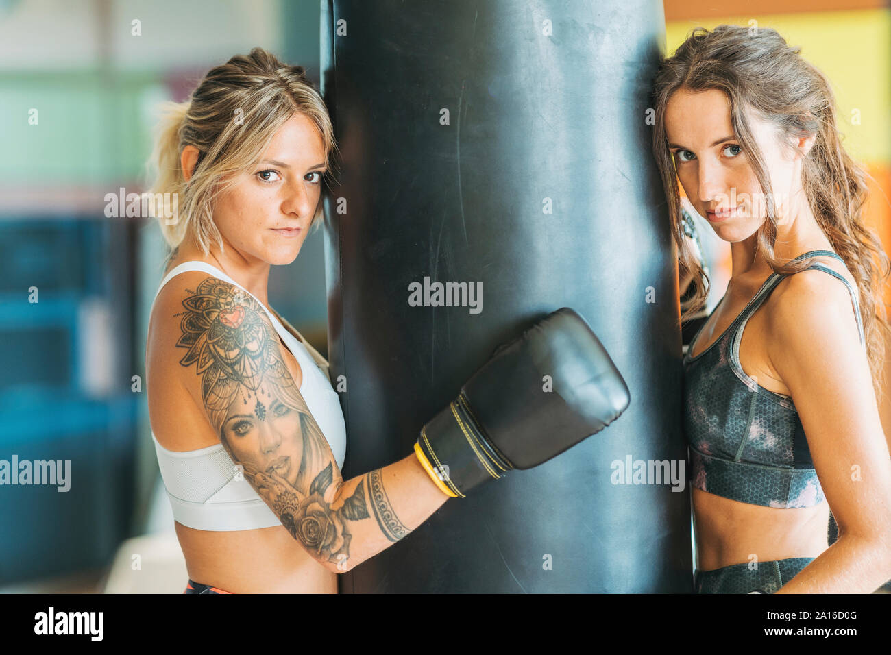 Women boxing hi-res stock photography and images - Alamy